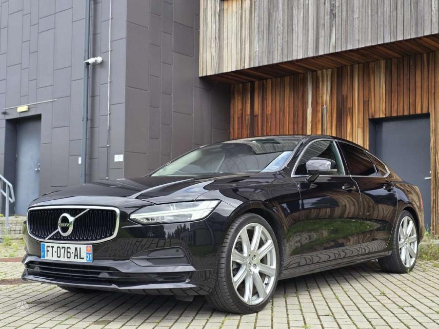 Black Volvo S90 2020 in Taurage, with an engine capacity of 1.97 L and mileage of 258 thousand km for 17600 €, photo 3 on AUTOMOTO.COM.LV