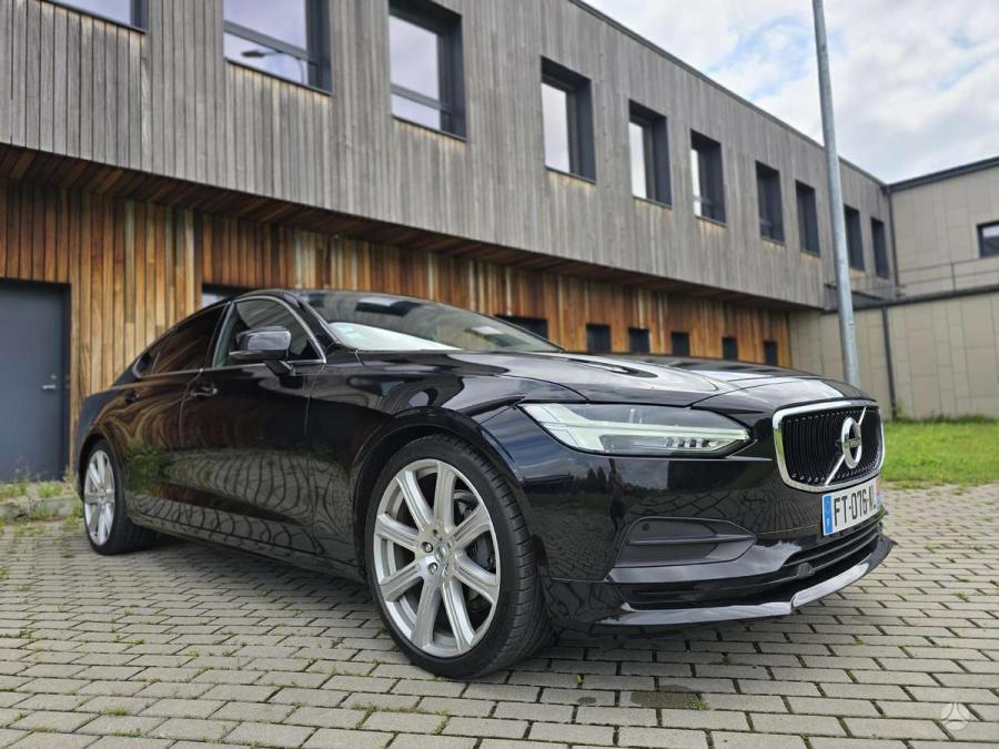 Black Volvo S90 2020 in Taurage, with an engine capacity of 1.97 L and mileage of 258 thousand km for 17600 €, photo 4 on AUTOMOTO.COM.LV