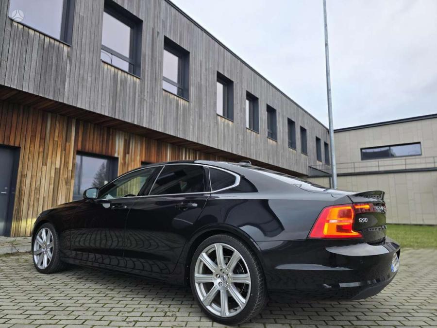Black Volvo S90 2020 in Taurage, with an engine capacity of 1.97 L and mileage of 258 thousand km for 17600 €, photo 9 on AUTOMOTO.COM.LV
