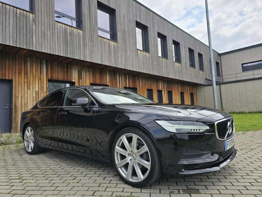 Black Volvo S90 2020 in Taurage, with an engine capacity of 1.97 L and mileage of 258 thousand km for 17600 €, photo 12 on AUTOMOTO.COM.LV