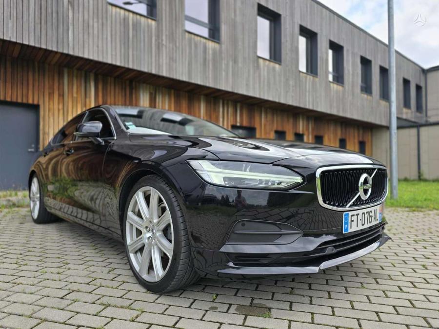 Black Volvo S90 2020 in Taurage, with an engine capacity of 1.97 L and mileage of 258 thousand km for 17600 €, photo 14 on AUTOMOTO.COM.LV