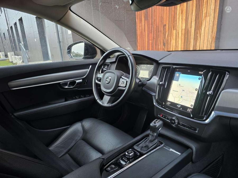 Black Volvo S90 2020 in Taurage, with an engine capacity of 1.97 L and mileage of 258 thousand km for 17600 €, photo 24 on AUTOMOTO.COM.LV