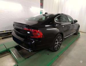 Black Volvo S90 2020 in Vilnius, with an engine capacity of 1.97 L and mileage of 68 thousand km for 35190 €, photo 4 on AUTOMOTO.COM.LV