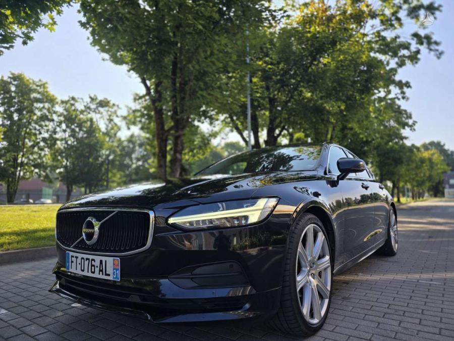Black Volvo S90 2020 in Taurage, with an engine capacity of 1.97 L and mileage of 217 thousand km for 17300 €, photo 1 on AUTOMOTO.COM.LV