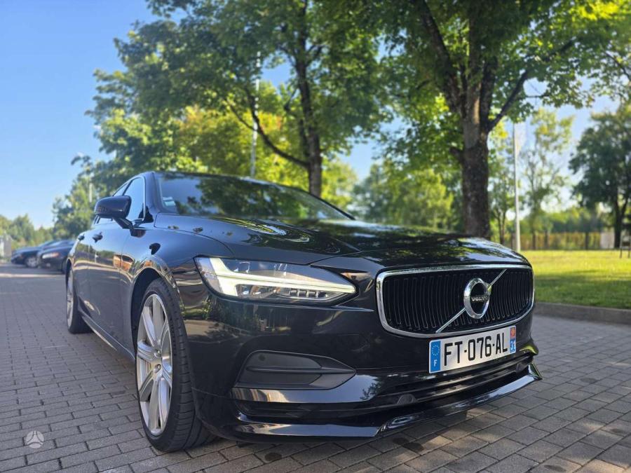 Black Volvo S90 2020 in Taurage, with an engine capacity of 1.97 L and mileage of 217 thousand km for 17300 €, photo 3 on AUTOMOTO.COM.LV