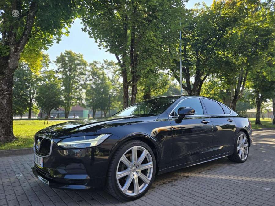 Black Volvo S90 2020 in Taurage, with an engine capacity of 1.97 L and mileage of 217 thousand km for 17300 €, photo 4 on AUTOMOTO.COM.LV