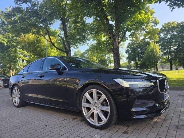 Black Volvo S90 2020 in Taurage, with an engine capacity of 1.97 L and mileage of 217 thousand km for 17300 €, photo 4 on AUTOMOTO.COM.LV