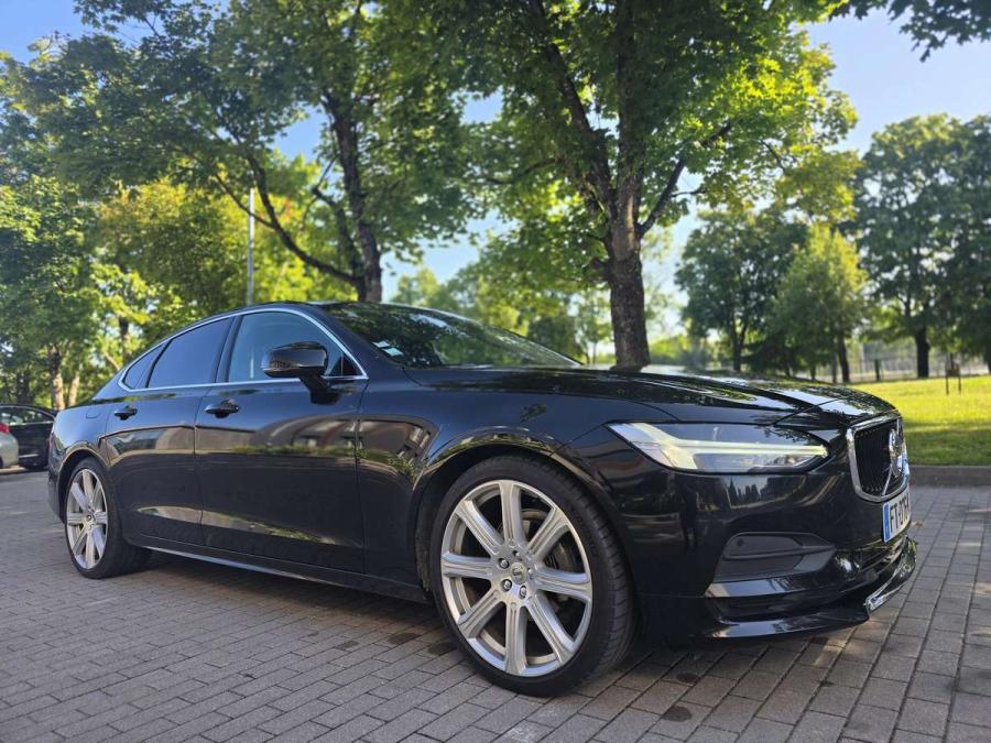 Black Volvo S90 2020 in Taurage, with an engine capacity of 1.97 L and mileage of 217 thousand km for 17300 €, photo 5 on AUTOMOTO.COM.LV