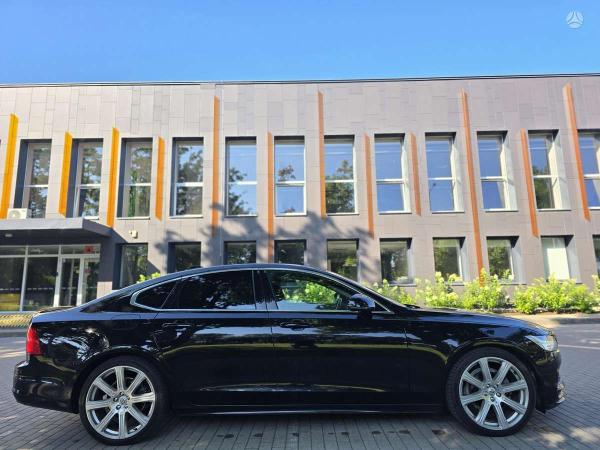 Black Volvo S90 2020 in Taurage, with an engine capacity of 1.97 L and mileage of 217 thousand km for 17300 €, photo 5 on AUTOMOTO.COM.LV