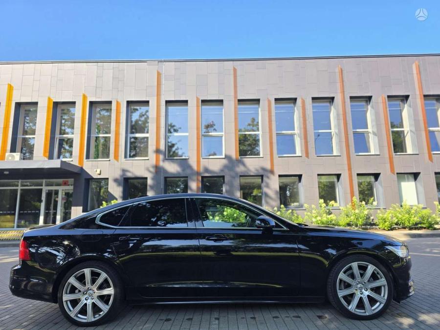 Black Volvo S90 2020 in Taurage, with an engine capacity of 1.97 L and mileage of 217 thousand km for 17300 €, photo 6 on AUTOMOTO.COM.LV
