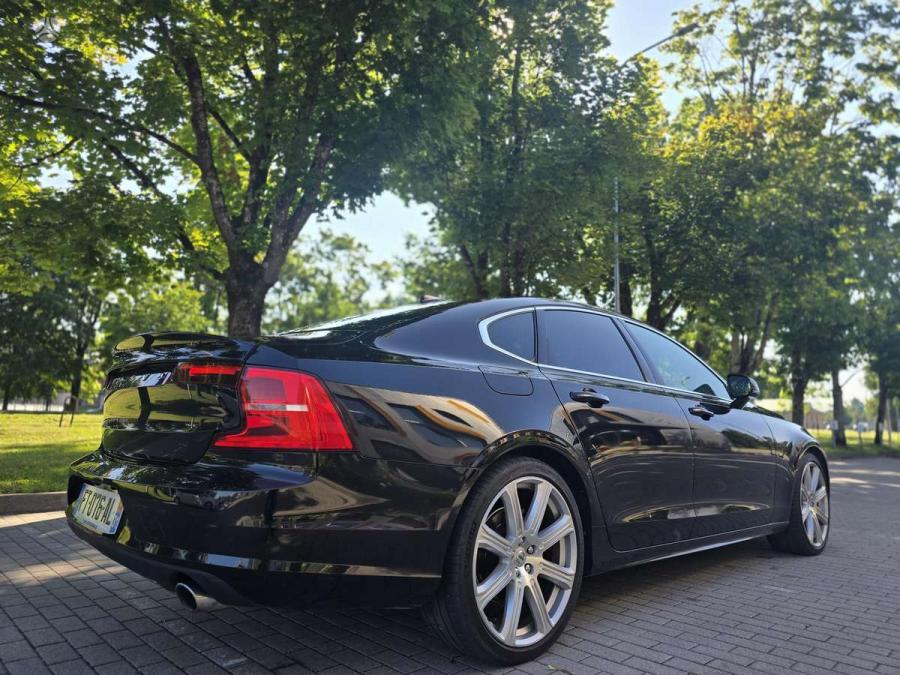 Black Volvo S90 2020 in Taurage, with an engine capacity of 1.97 L and mileage of 217 thousand km for 17300 €, photo 7 on AUTOMOTO.COM.LV
