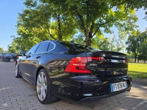 Black Volvo S90 2020 in Taurage, with an engine capacity of 1.97 L and mileage of 217 thousand km for 17300 €, photo 9 on AUTOMOTO.COM.LV