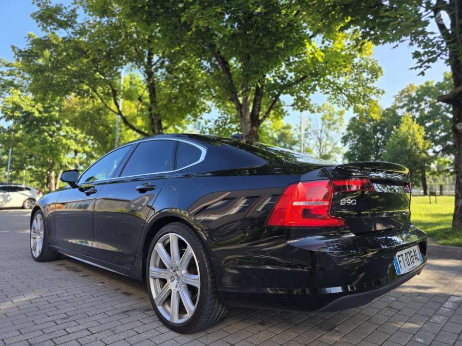 Black Volvo S90 2020 in Taurage, with an engine capacity of 1.97 L and mileage of 217 thousand km for 17300 €, photo 10 on AUTOMOTO.COM.LV