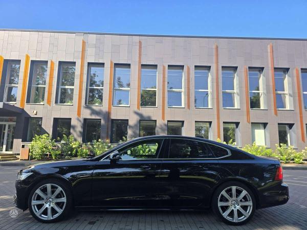Black Volvo S90 2020 in Taurage, with an engine capacity of 1.97 L and mileage of 217 thousand km for 17300 €, photo 10 on AUTOMOTO.COM.LV