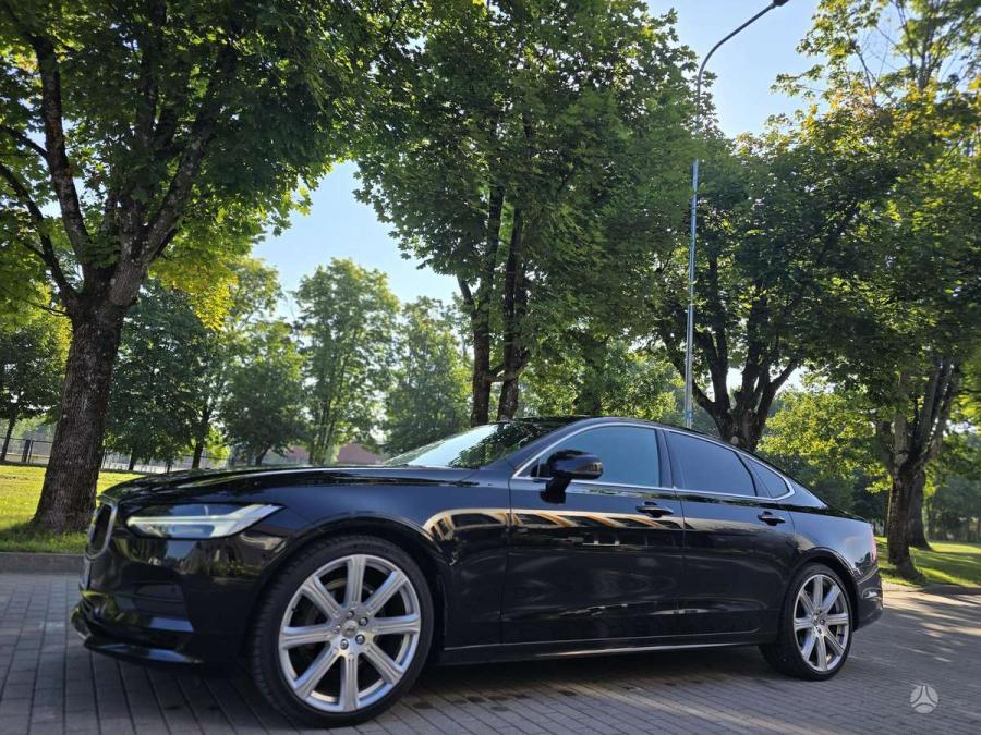 Black Volvo S90 2020 in Taurage, with an engine capacity of 1.97 L and mileage of 217 thousand km for 17300 €, photo 13 on AUTOMOTO.COM.LV