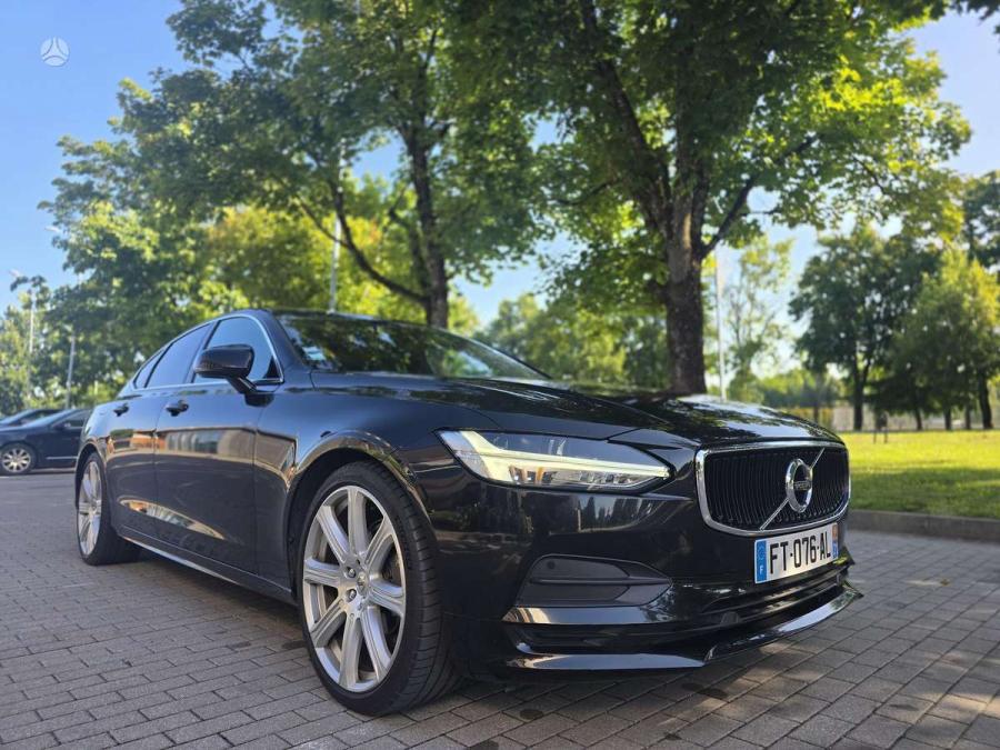 Black Volvo S90 2020 in Taurage, with an engine capacity of 1.97 L and mileage of 217 thousand km for 17300 €, photo 14 on AUTOMOTO.COM.LV