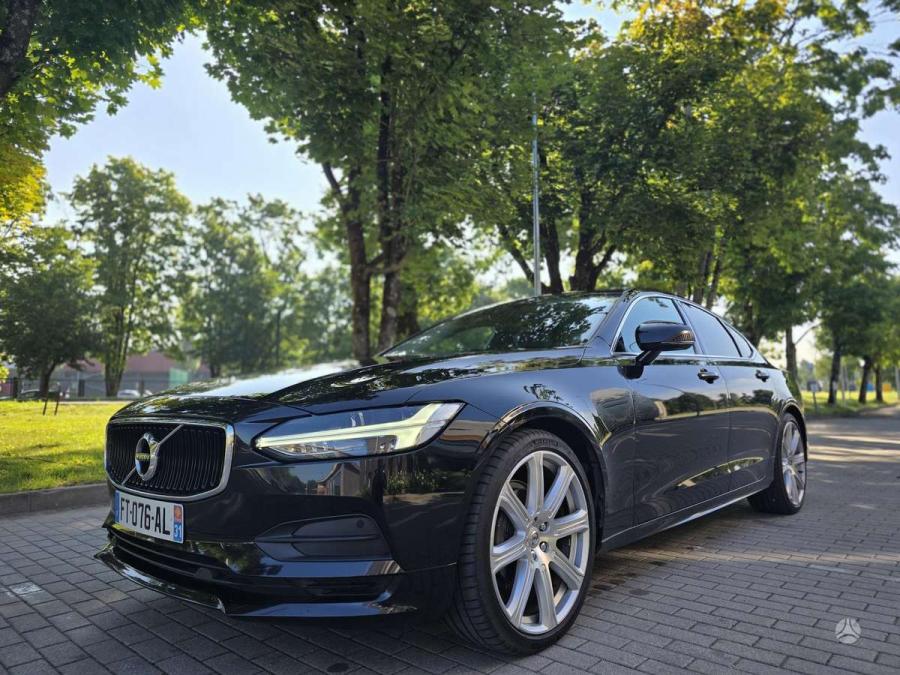 Black Volvo S90 2020 in Taurage, with an engine capacity of 1.97 L and mileage of 217 thousand km for 17300 €, photo 15 on AUTOMOTO.COM.LV