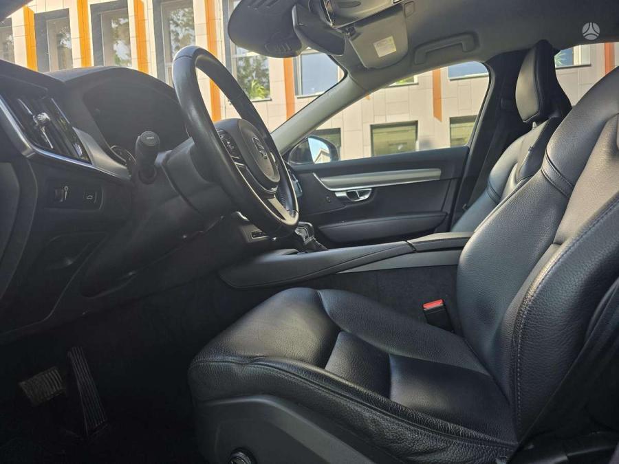 Black Volvo S90 2020 in Taurage, with an engine capacity of 1.97 L and mileage of 217 thousand km for 17300 €, photo 16 on AUTOMOTO.COM.LV