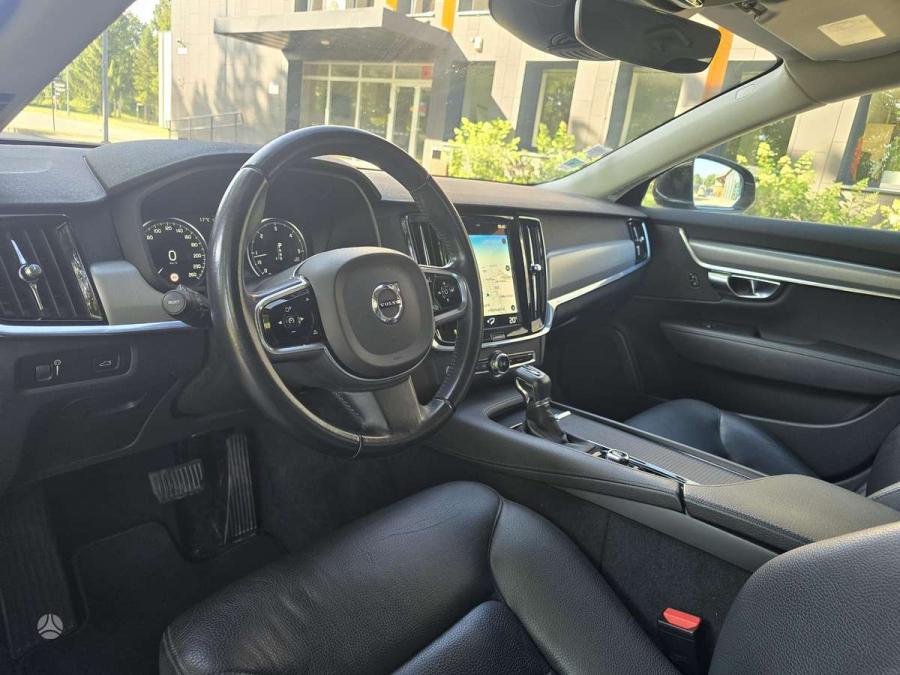 Black Volvo S90 2020 in Taurage, with an engine capacity of 1.97 L and mileage of 217 thousand km for 17300 €, photo 17 on AUTOMOTO.COM.LV