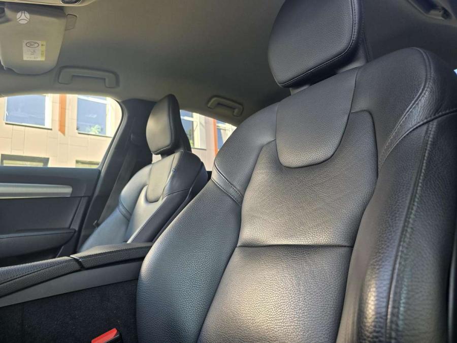 Black Volvo S90 2020 in Taurage, with an engine capacity of 1.97 L and mileage of 217 thousand km for 17300 €, photo 20 on AUTOMOTO.COM.LV