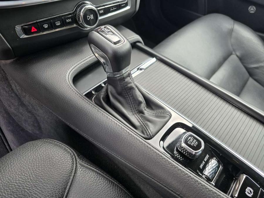 Black Volvo S90 2020 in Taurage, with an engine capacity of 1.97 L and mileage of 217 thousand km for 17300 €, photo 21 on AUTOMOTO.COM.LV