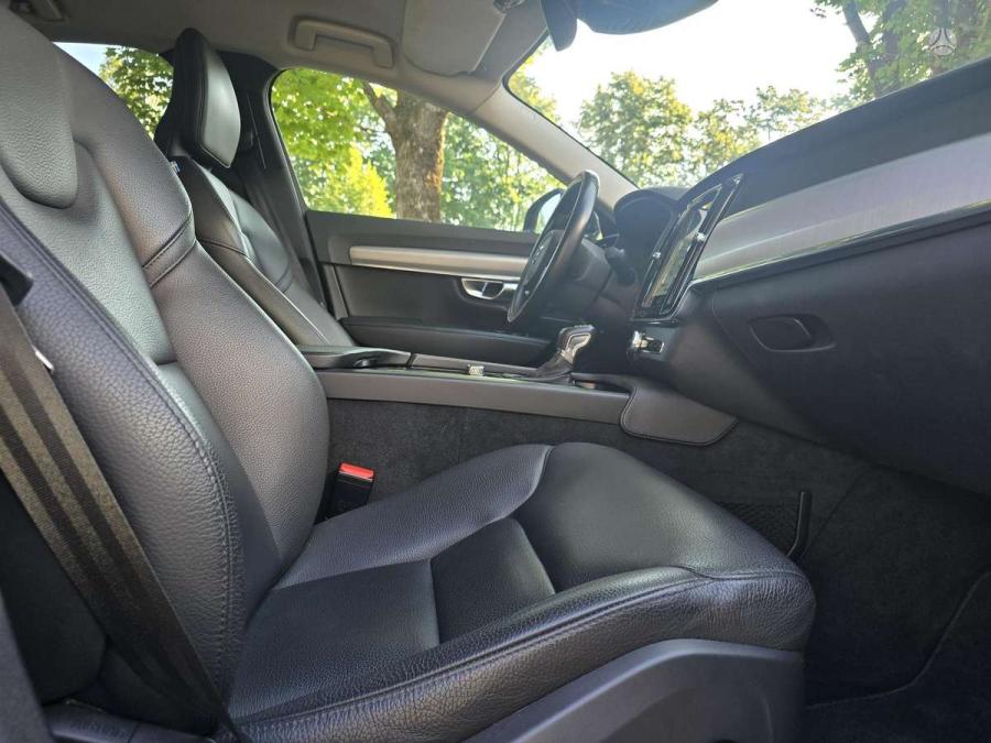 Black Volvo S90 2020 in Taurage, with an engine capacity of 1.97 L and mileage of 217 thousand km for 17300 €, photo 23 on AUTOMOTO.COM.LV
