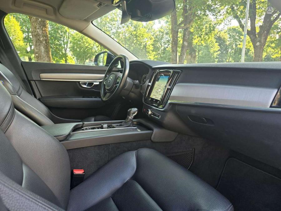 Black Volvo S90 2020 in Taurage, with an engine capacity of 1.97 L and mileage of 217 thousand km for 17300 €, photo 24 on AUTOMOTO.COM.LV