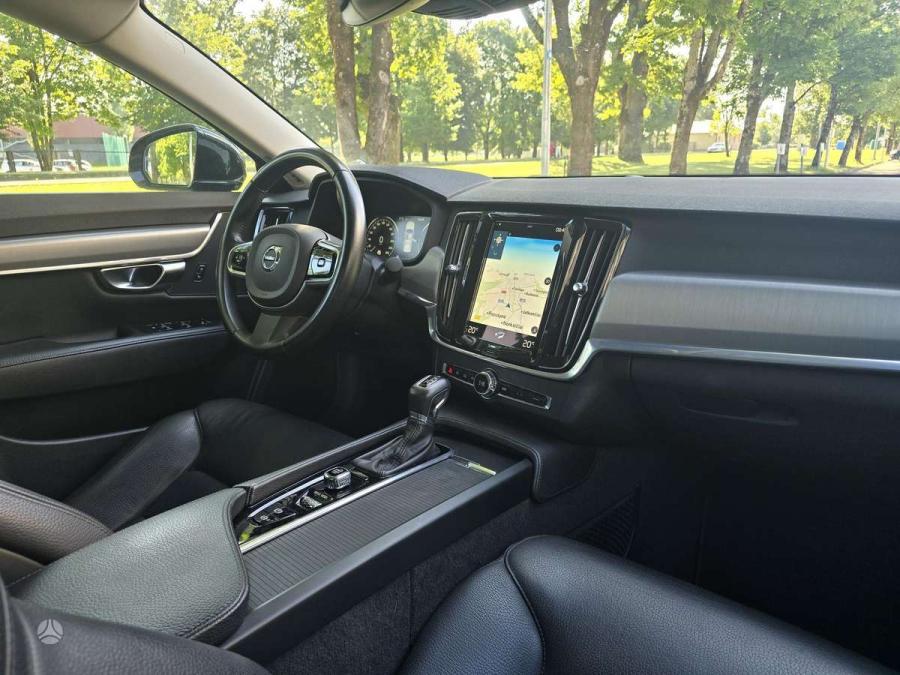 Black Volvo S90 2020 in Taurage, with an engine capacity of 1.97 L and mileage of 217 thousand km for 17300 €, photo 25 on AUTOMOTO.COM.LV