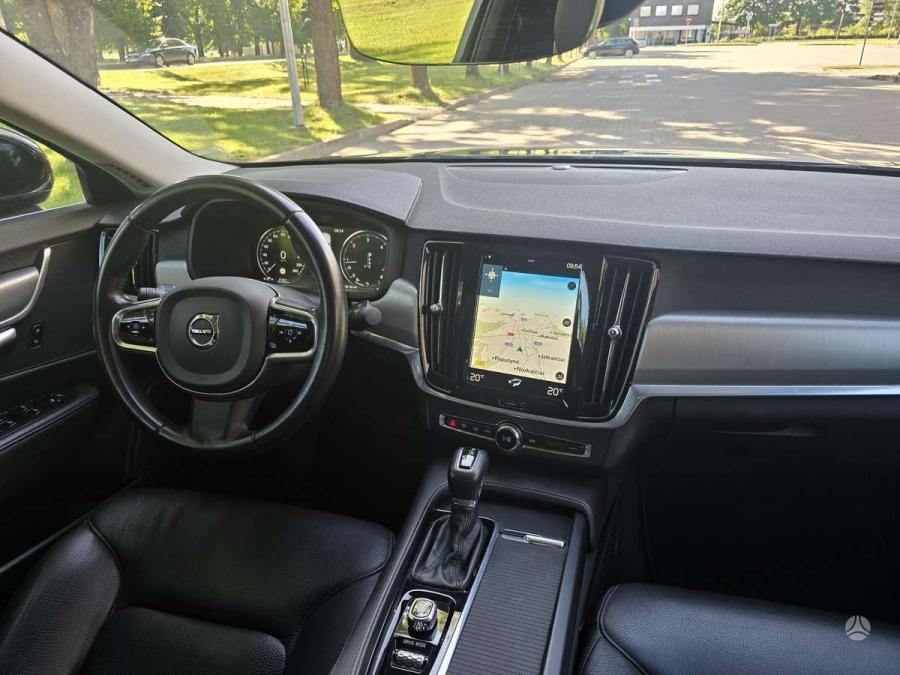 Black Volvo S90 2020 in Taurage, with an engine capacity of 1.97 L and mileage of 217 thousand km for 17300 €, photo 26 on AUTOMOTO.COM.LV