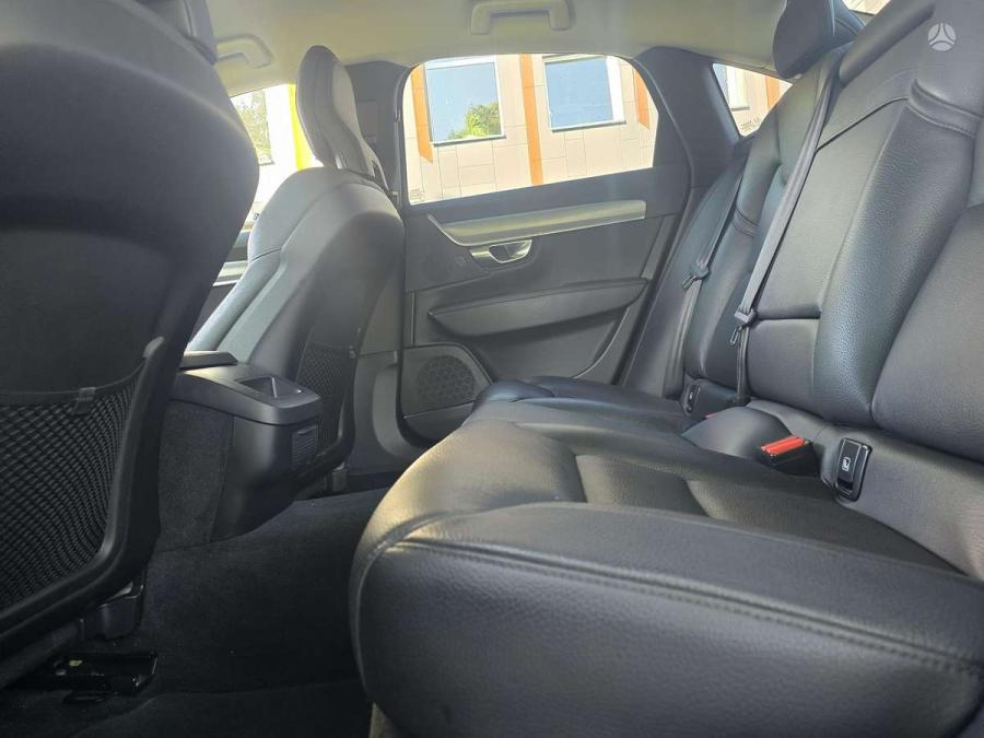 Black Volvo S90 2020 in Taurage, with an engine capacity of 1.97 L and mileage of 217 thousand km for 17300 €, photo 29 on AUTOMOTO.COM.LV