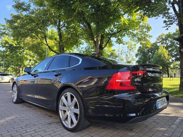 Volvo S90 2020 in Taurage on AUTOMOTO.COM.LV Black Volvo S90 2020 in Taurage, with an engine capacity of 1.97 L and mileage of 217 thousand km for 17300 €, photo 10 on AUTOMOTO.COM.LV