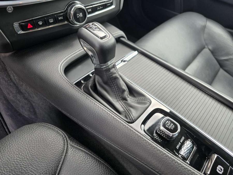 Melns Volvo S90 2020 Tauragė, ar dzinēja tilpumu 1.97 L un nobraukumu 217 tūkst. km par 17300 €, foto 21 vietnē AUTOMOTO.COM.LV