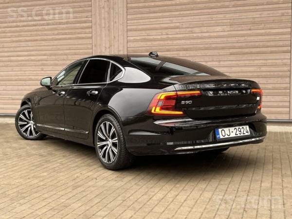 Black Volvo S90 2021 in Jelgava, with an engine capacity of 2.00 L and mileage of 194 thousand km for 26990 €, photo 6 on AUTOMOTO.COM.LV