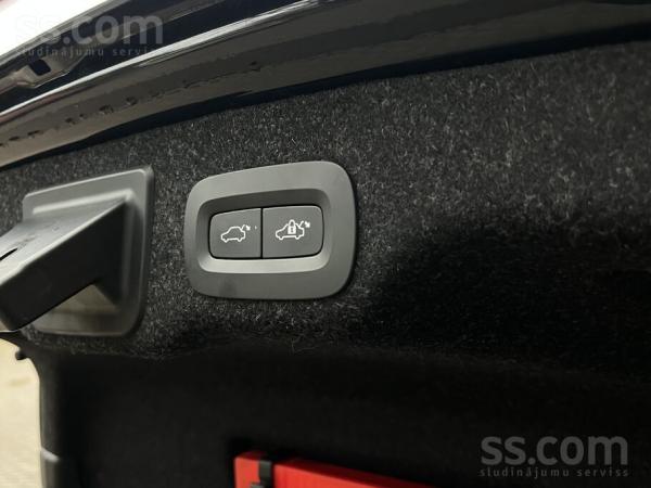 Black Volvo S90 2021 in Jelgava, with an engine capacity of 2.00 L and mileage of 194 thousand km for 26990 €, photo 7 on AUTOMOTO.COM.LV