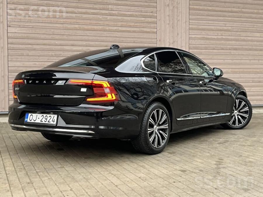 Black Volvo S90 2021 in Jelgava, with an engine capacity of 2.00 L and mileage of 194 thousand km for 26990 €, photo 5 on AUTOMOTO.COM.LV