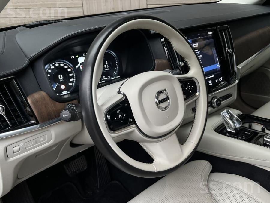 Black Volvo S90 2021 in Jelgava, with an engine capacity of 2.00 L and mileage of 194 thousand km for 26990 €, photo 12 on AUTOMOTO.COM.LV