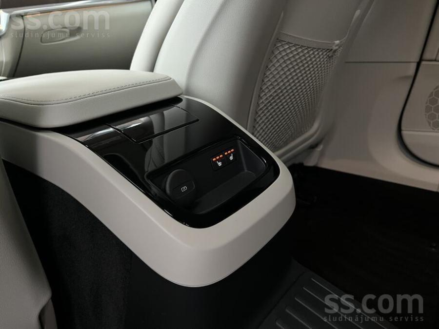 Black Volvo S90 2021 in Jelgava, with an engine capacity of 2.00 L and mileage of 194 thousand km for 26990 €, photo 14 on AUTOMOTO.COM.LV