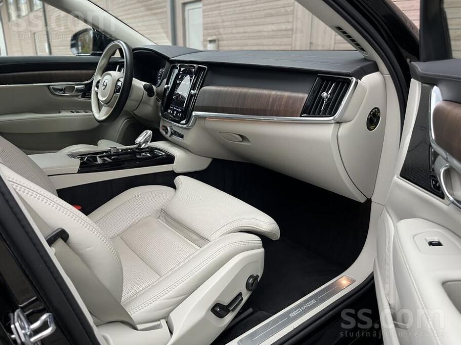 Black Volvo S90 2021 in Jelgava, with an engine capacity of 2.00 L and mileage of 194 thousand km for 26990 €, photo 21 on AUTOMOTO.COM.LV
