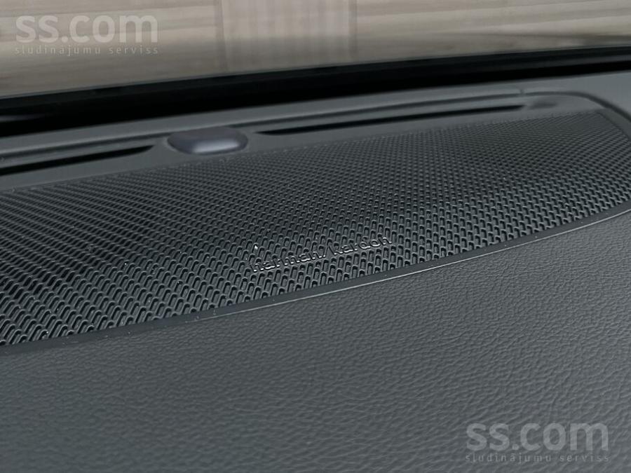 Black Volvo S90 2021 in Jelgava, with an engine capacity of 2.00 L and mileage of 194 thousand km for 26990 €, photo 23 on AUTOMOTO.COM.LV