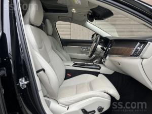 Black Volvo S90 2021 in Jelgava, with an engine capacity of 2.00 L and mileage of 194 thousand km for 26990 €, photo 33 on AUTOMOTO.COM.LV