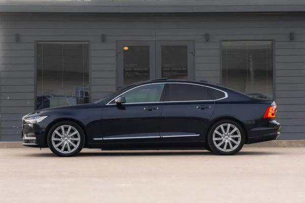 Blue Volvo S90 2016 in Jelgava, with an engine capacity of 2.00 L and mileage of 240 thousand km for 14800 €, photo 6 on AUTOMOTO.COM.LV