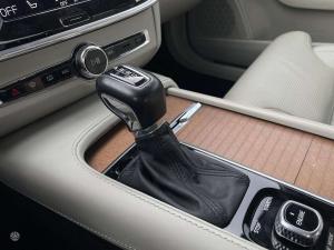 Blue Volvo S90 2016 in Vilnius, with an engine capacity of 2.00 L and mileage of 232 thousand km for 14999 €, photo 15 on AUTOMOTO.COM.LV