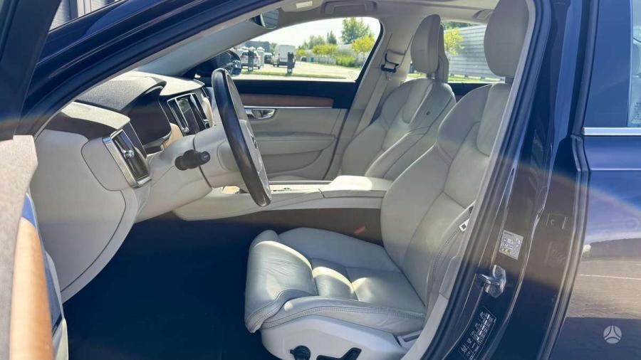 Blue Volvo S90 2016 in Vilnius, with an engine capacity of 1.97 L and mileage of 203 thousand km for 16990 €, photo 18 on AUTOMOTO.COM.LV