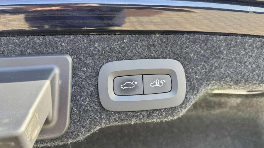 Blue Volvo S90 2016 in Vilnius, with an engine capacity of 1.97 L and mileage of 203 thousand km for 16990 €, photo 40 on AUTOMOTO.COM.LV