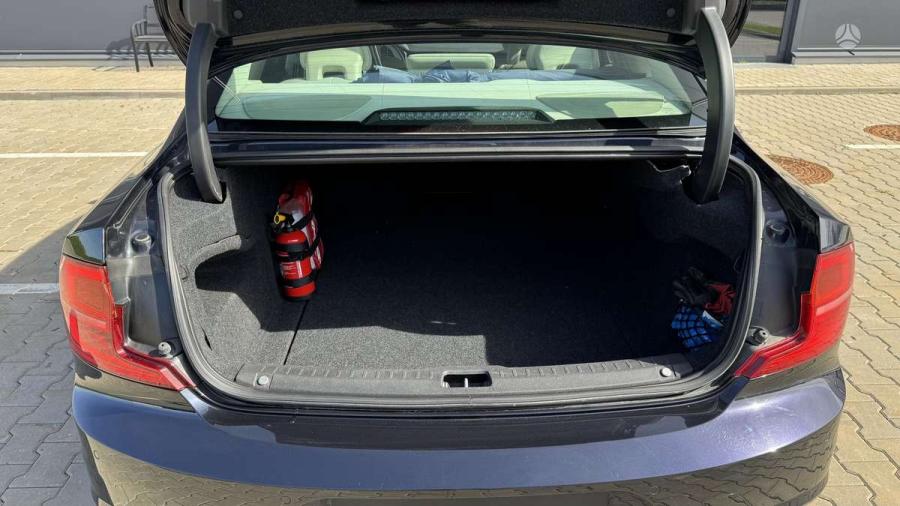 Blue Volvo S90 2016 in Vilnius, with an engine capacity of 1.97 L and mileage of 203 thousand km for 16990 €, photo 41 on AUTOMOTO.COM.LV