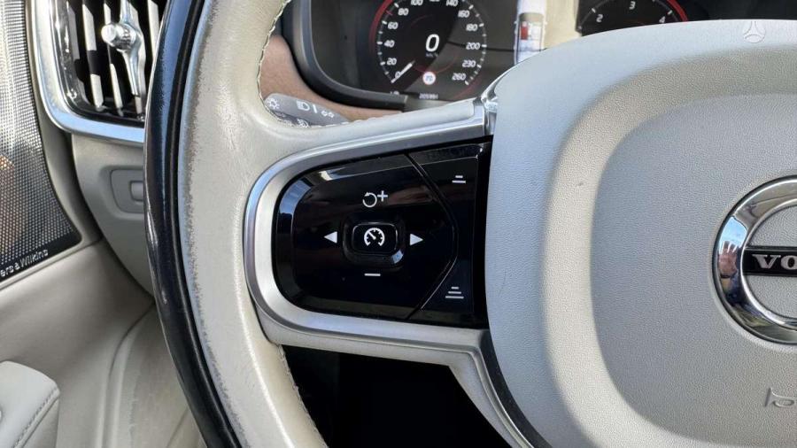 Blue Volvo S90 2016 in Vilnius, with an engine capacity of 1.97 L and mileage of 203 thousand km for 16990 €, photo 27 on AUTOMOTO.COM.LV
