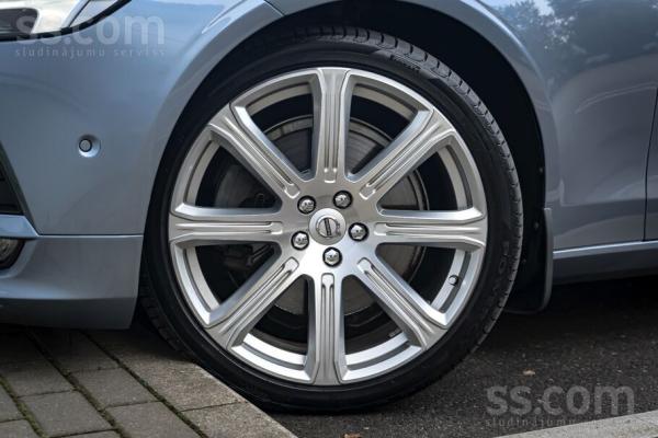 Blue Volvo S90 2016 in Riga, with an engine capacity of 2.00 L and mileage of 147 thousand km for 17950 €, photo 10 on AUTOMOTO.COM.LV