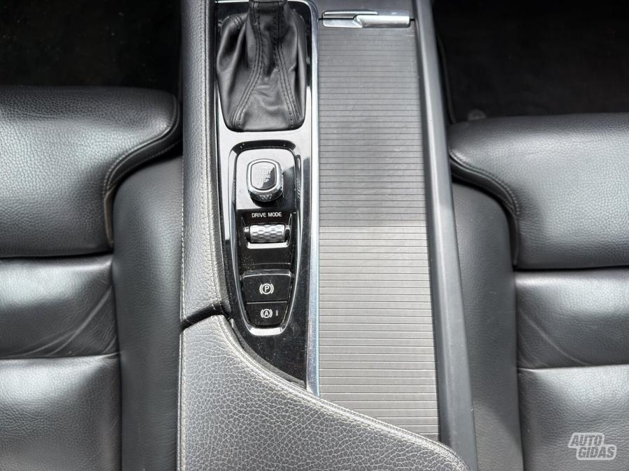 Zils Volvo S90 2017 Panevēža, ar dzinēja tilpumu 2.00 L un nobraukumu 247 tūkst. km par 12999 €, foto 29 vietnē AUTOMOTO.COM.LV