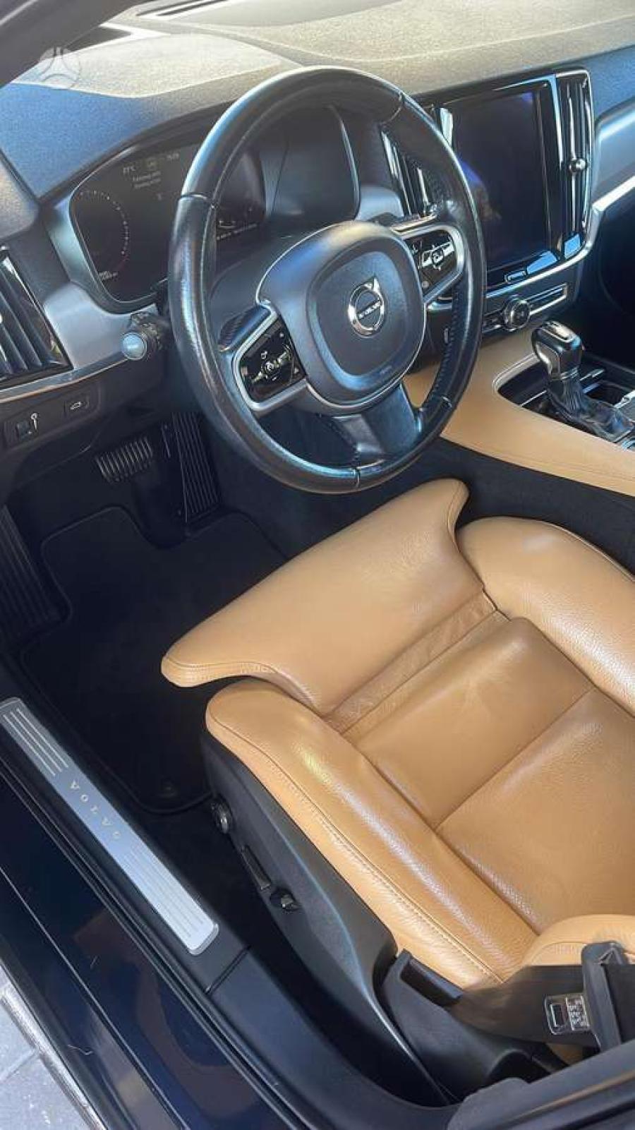 Blue Volvo S90 2017 in Kaunas, with an engine capacity of 1.97 L and mileage of 163 thousand km for 18000 €, photo 6 on AUTOMOTO.COM.LV