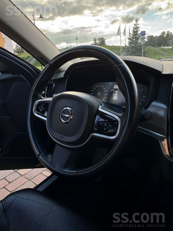 Blue Volvo S90 2017 in Daugavpils, with an engine capacity of 2.00 L and mileage of 330 thousand km for 15270 €, photo 3 on AUTOMOTO.COM.LV